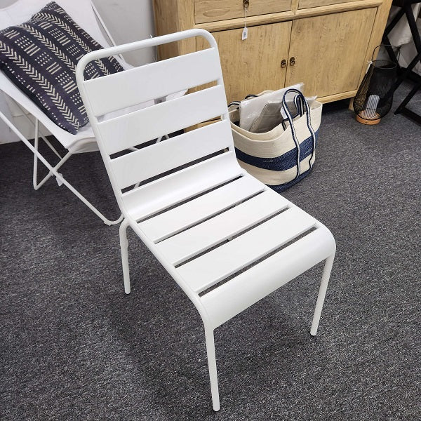 White Stack Outdoor/ Indoor Chair – Outdoors On Parade